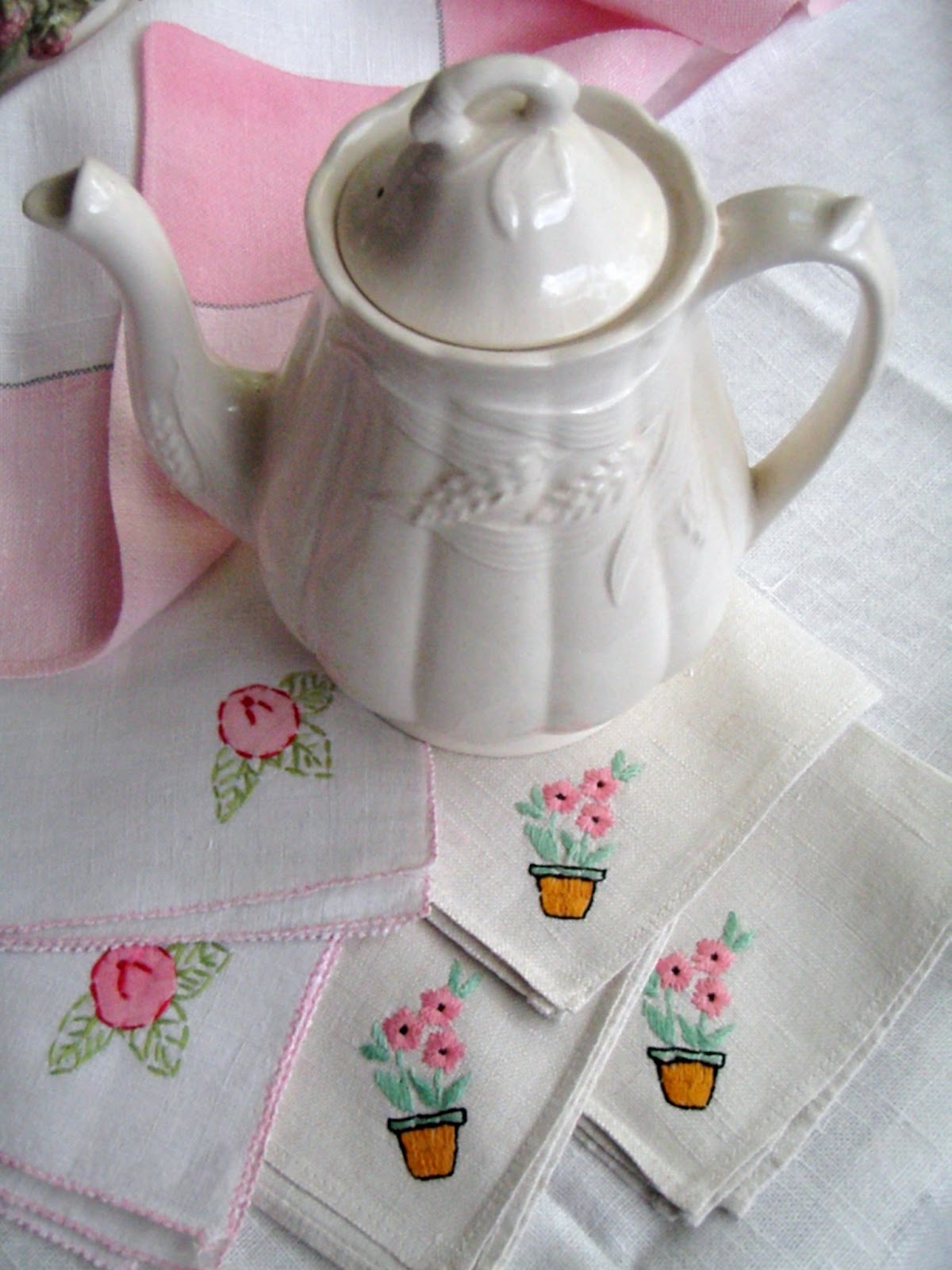 Cabin & Cottage : A New Teacup & Dainty Vintage Napkins