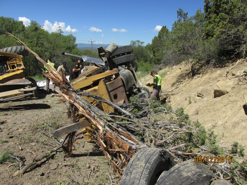 MEC&F Expert Engineers : Semi-truck hauling backhoe crashes into canyon ...