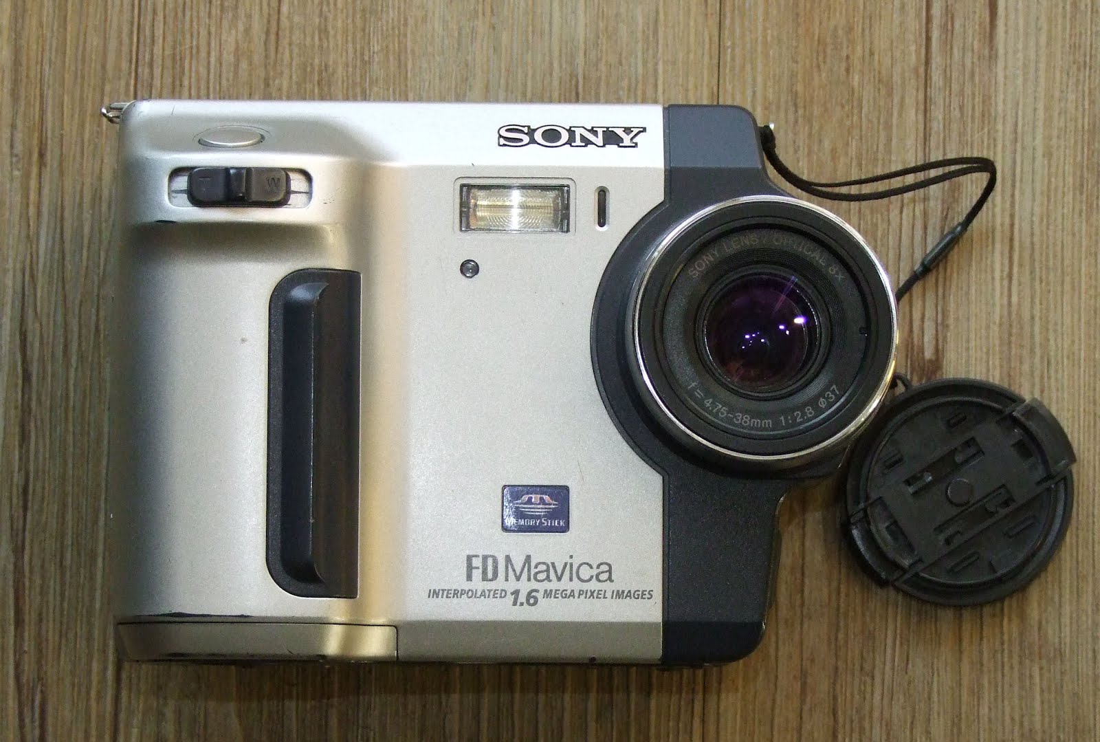 le fouretout photo: Sony Mavica MVC-FD92