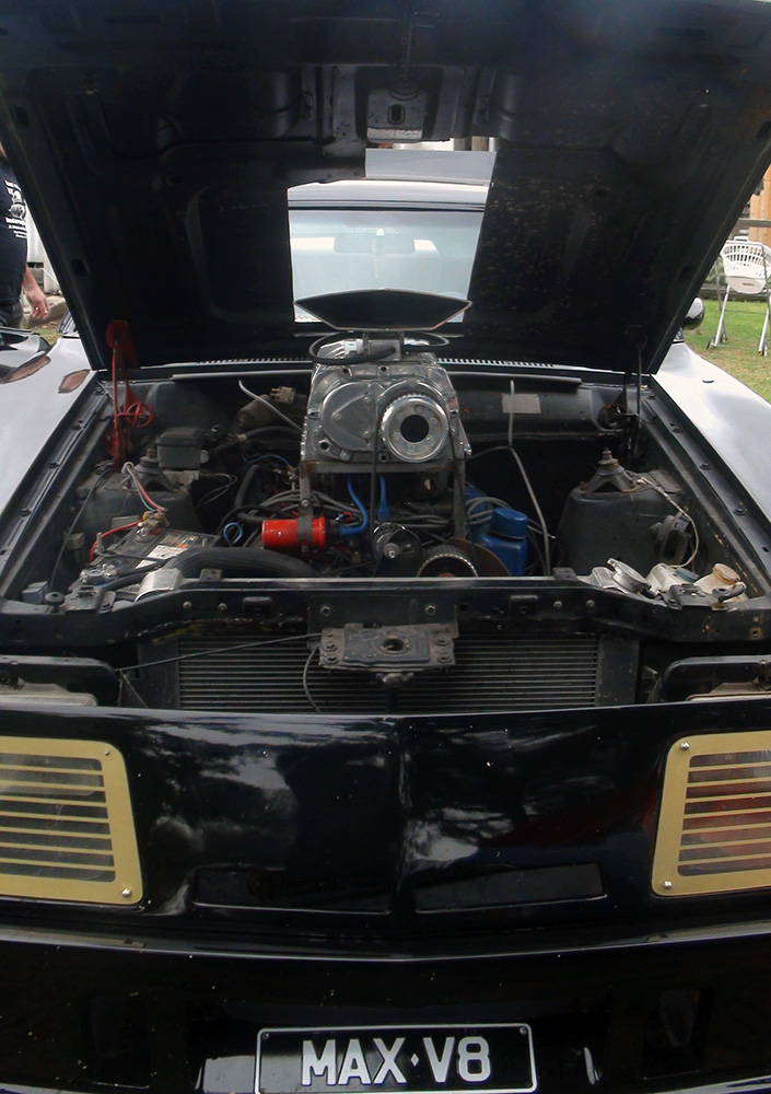 SERIZ: MAD MAX - CAR REPLICAS 1 - THE BLACK PURSUIT