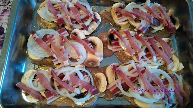 Mravac u ogledalu: Piletina u rerni