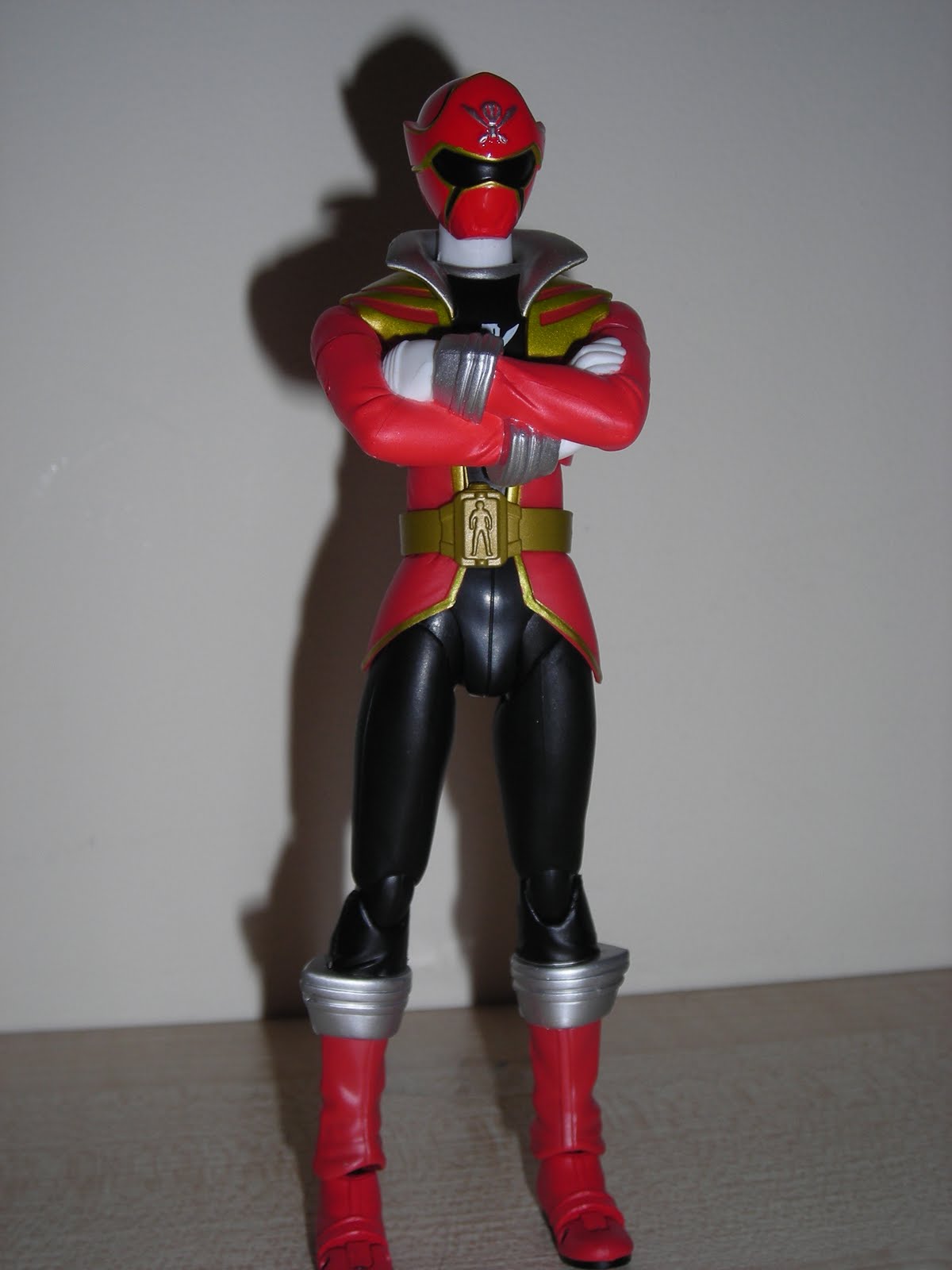 My Shiny Toy Robots: Toybox REVIEW: S.H. Figuarts Gokai Red