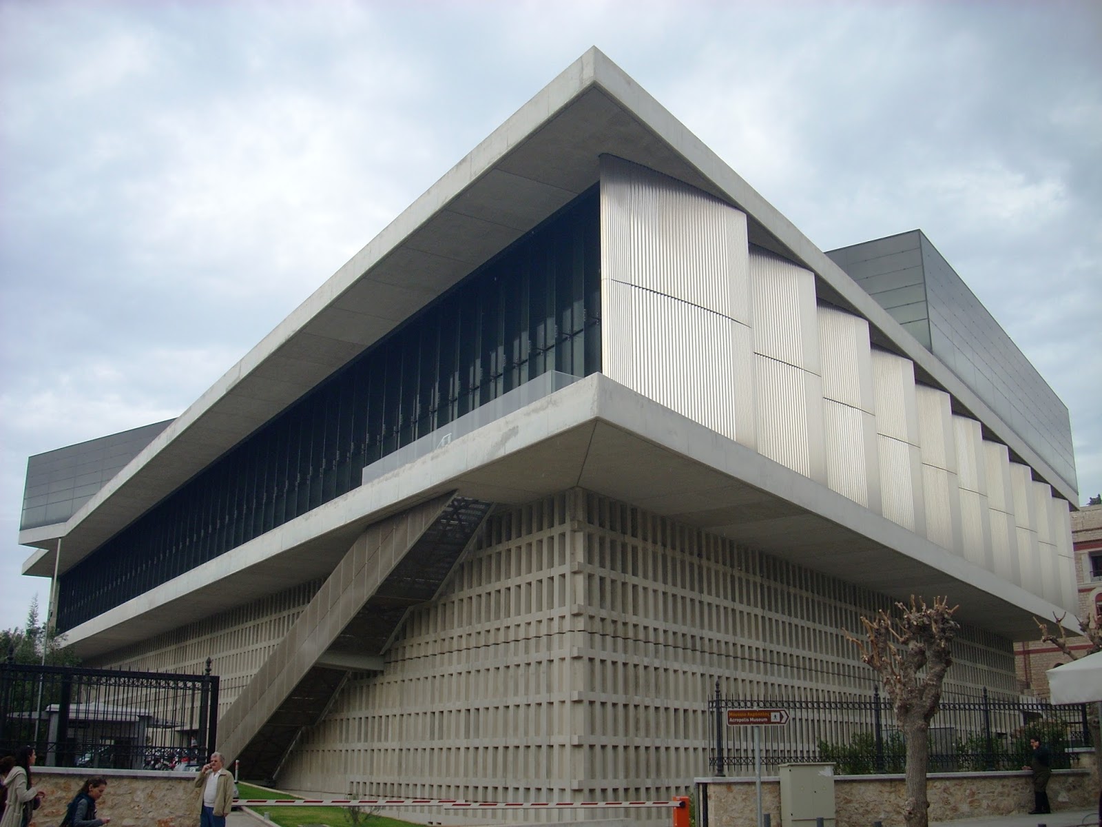 Metron Ariston: Plan of the Acropolis Museum of Athens