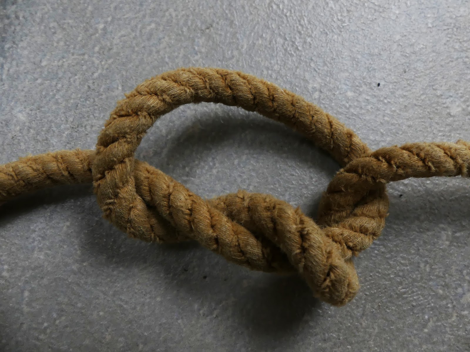 The Outdoor Traditionalist : The Overhand Knot And It's Variants