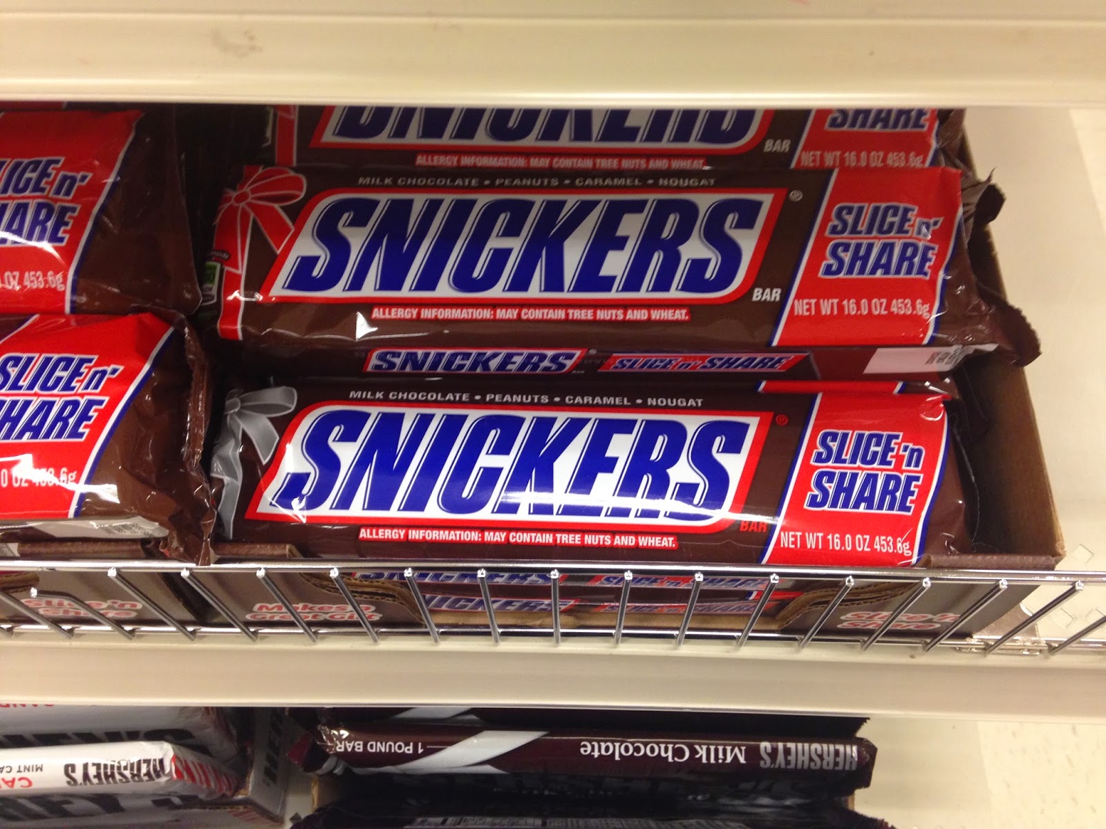 Candy Bar Reviews: Candy Hunting: One Pound Holiday Candy Bars