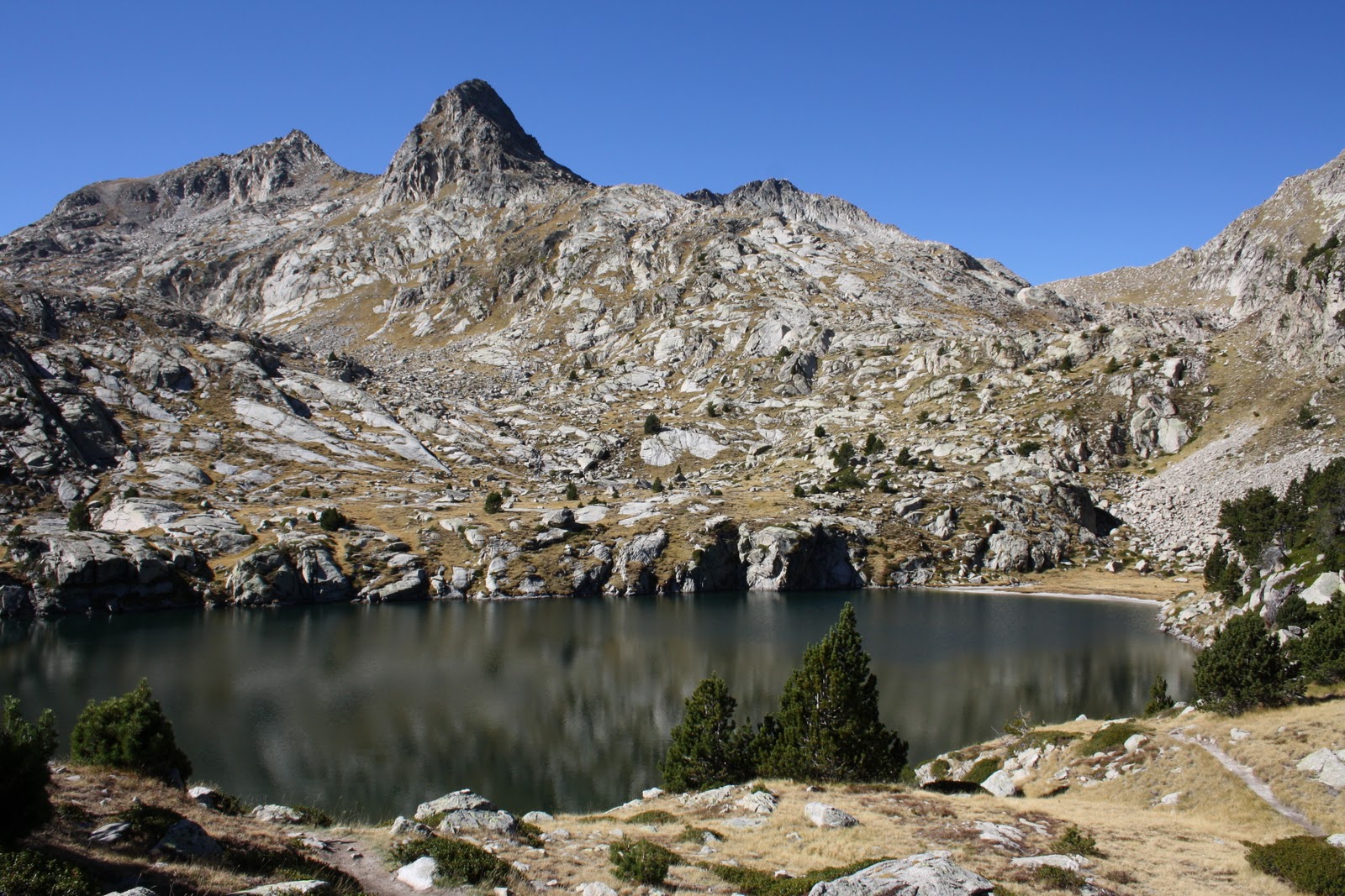 SENDERISMO y EXCURSIONISMO en los PIRINEOS: P.N. AIGÜESTORTES (octubre ...