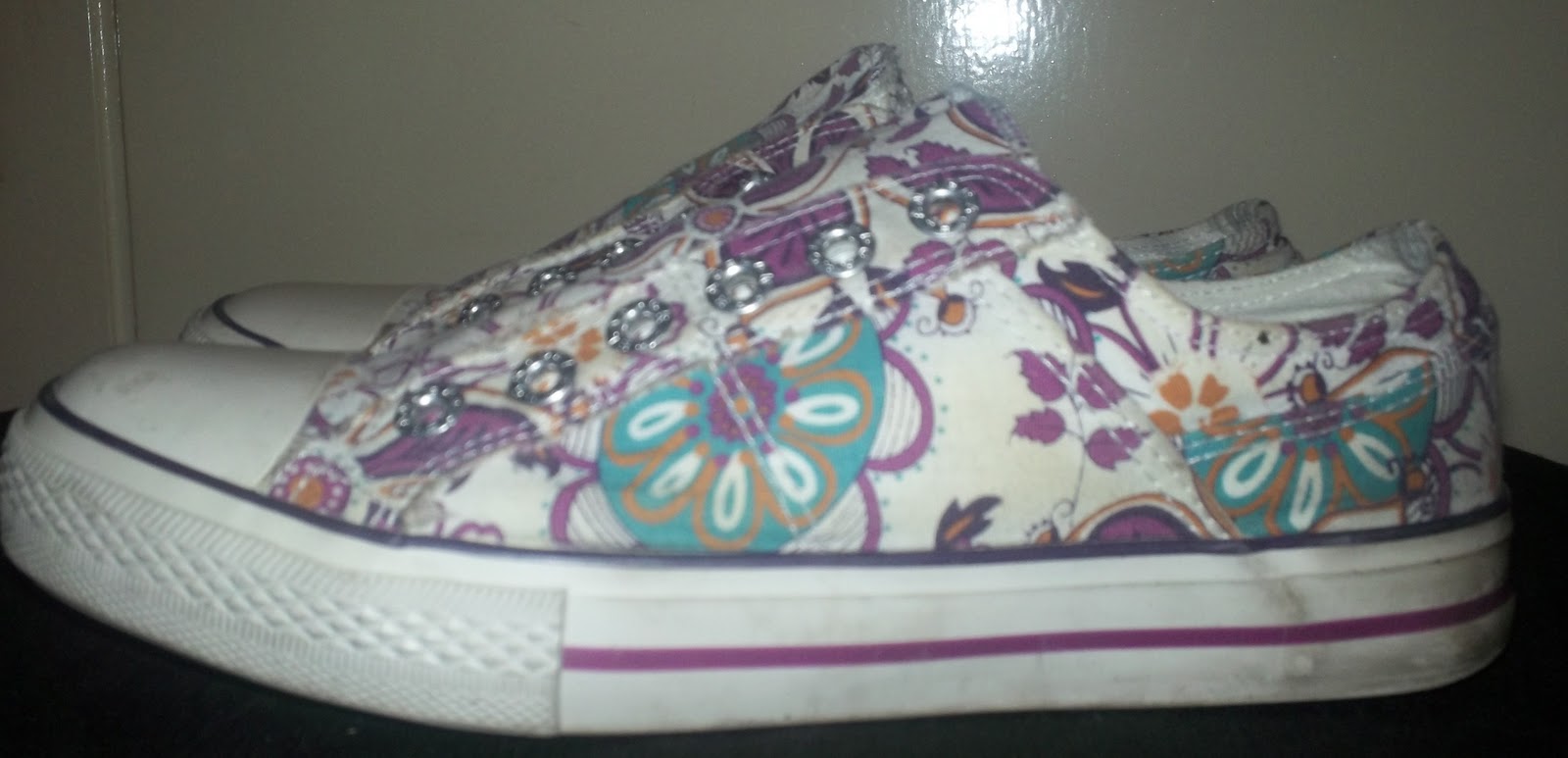 Tumtum Dükkan: SATILDI - Converse Tipi Çiçekli Spor Ayakkabı