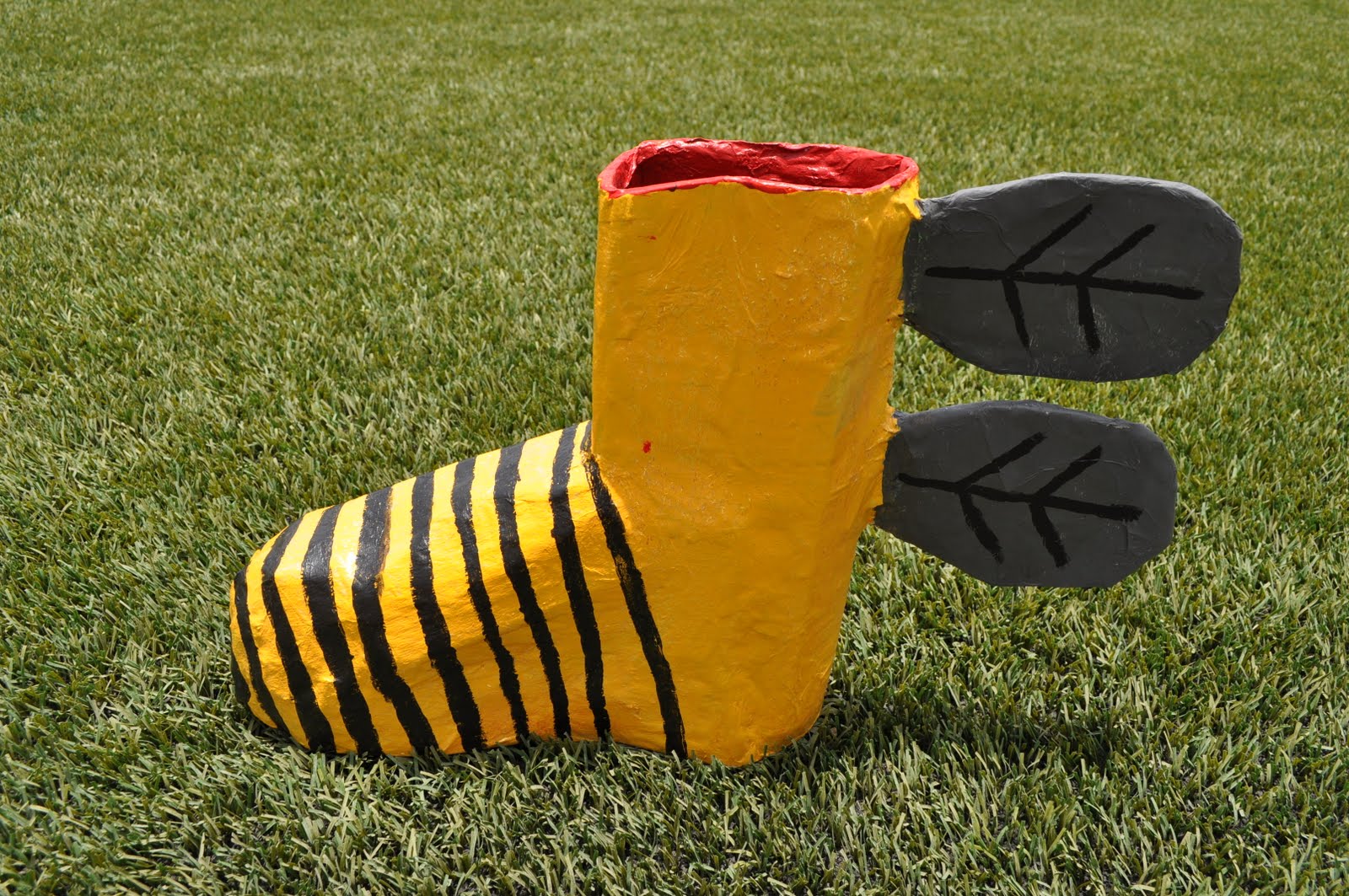 I teach art: Bug Shoe Design