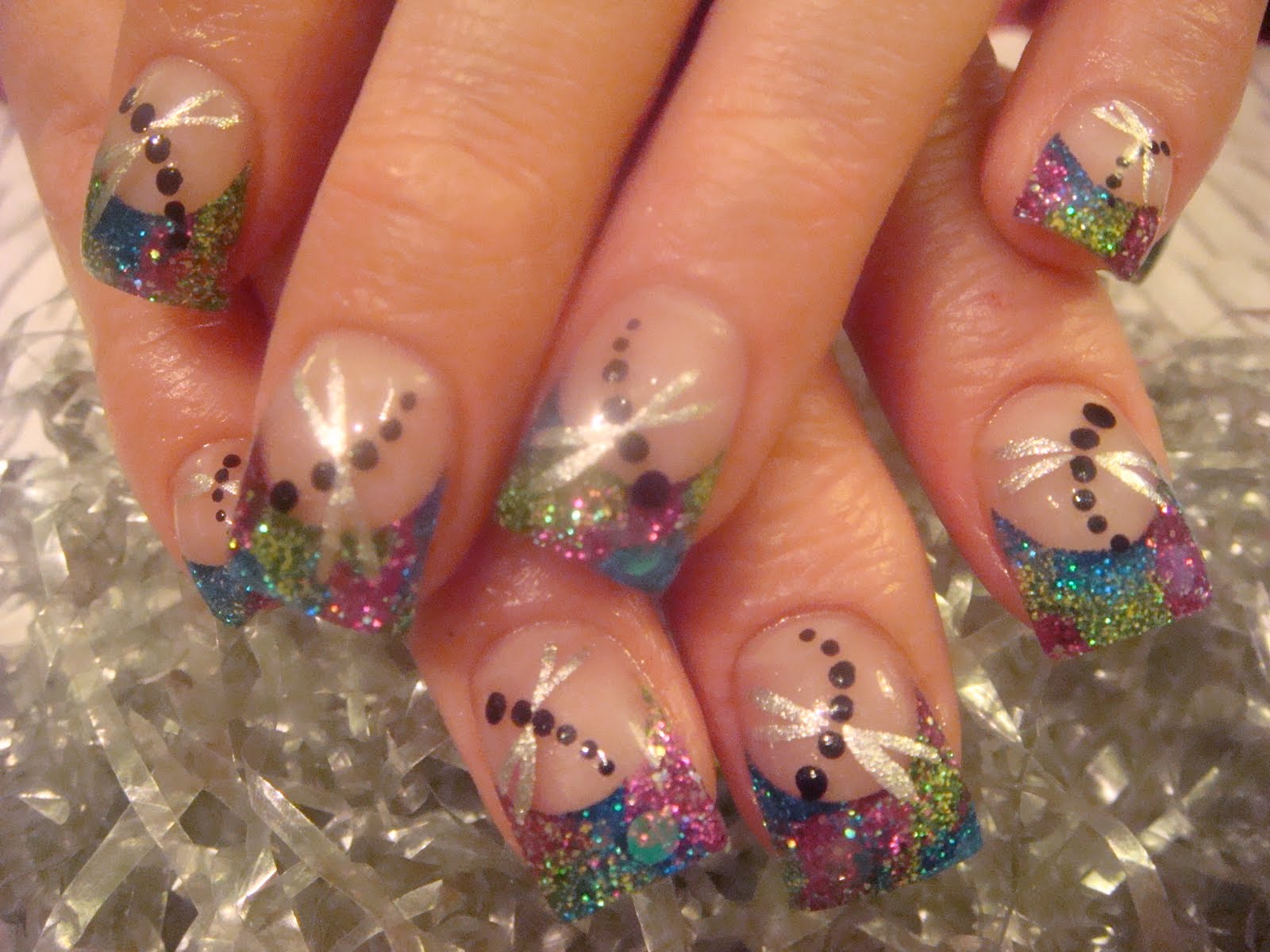 Nail Art: HAPPY NAILS