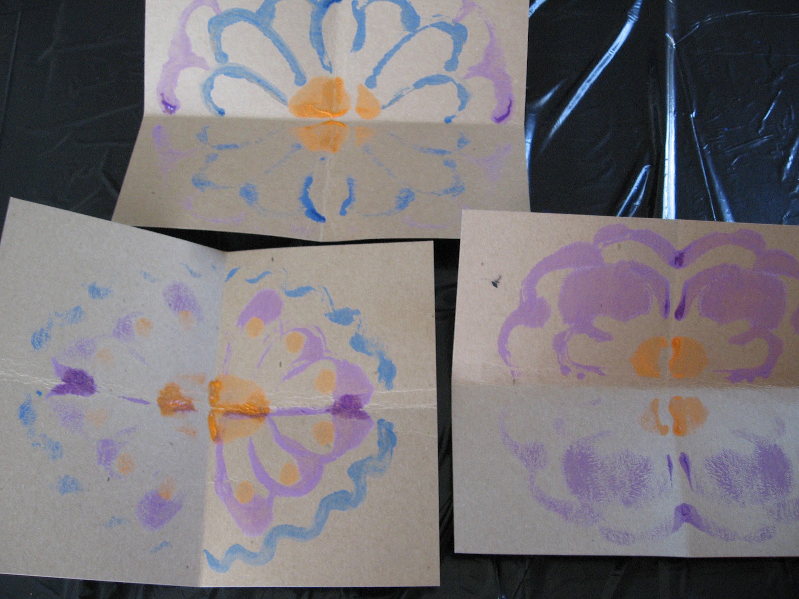 Almost Unschoolers: Symmetrical Flowers - Mixing Art and Math