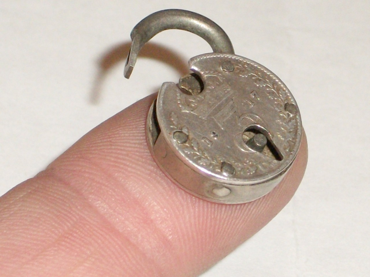 RestraintsBlog: RARE ENGLISH SILVER 3 PENNY COIN PADLOCK