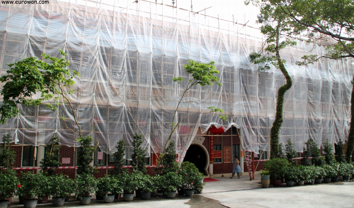 El Monasterio Po Lin frente al gran Buda Tian Tan de Lantau (Hong Kong ...