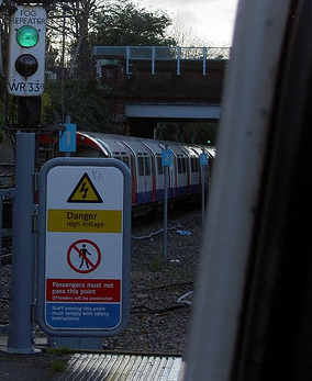 A Tube User's Travels: LU Signalling