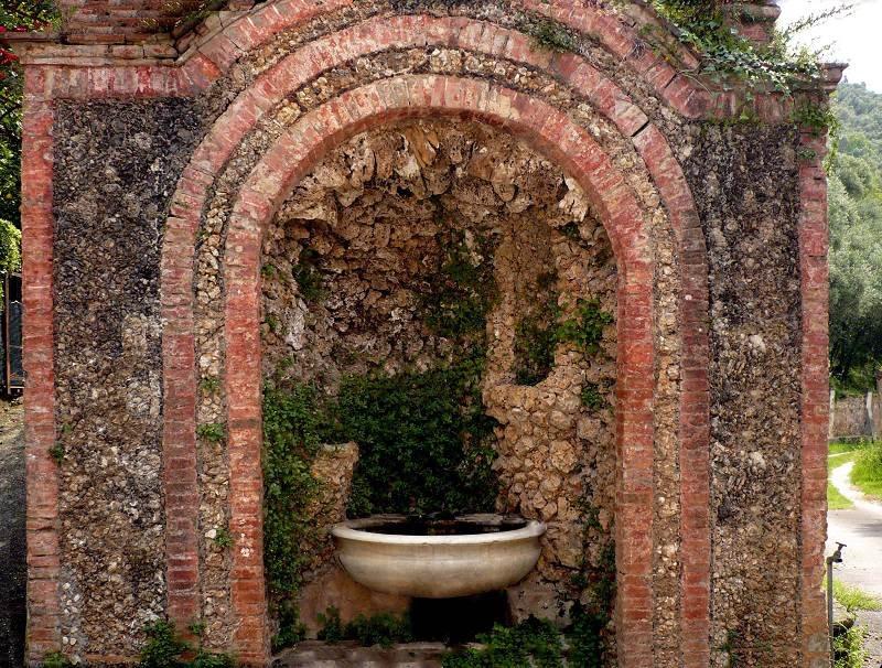 The Dove Cote Brocante: A Tad Bit of Gardening