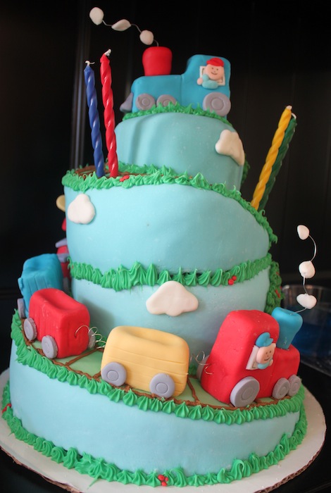 Kakes and Kreations: Train Cake