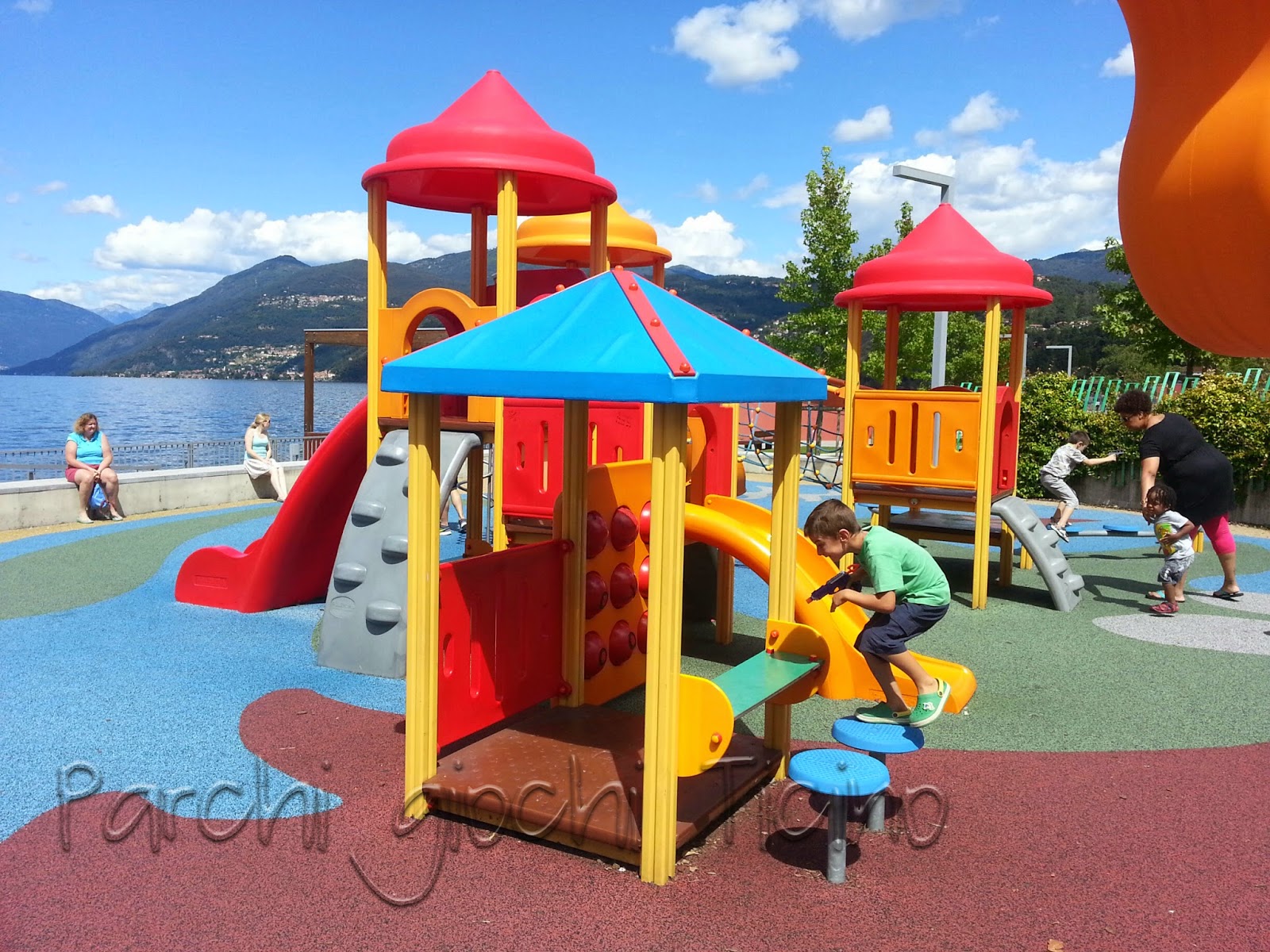 Parchi giochi Ticino: Parco giochi "Al Lago" Luino (Italia)
