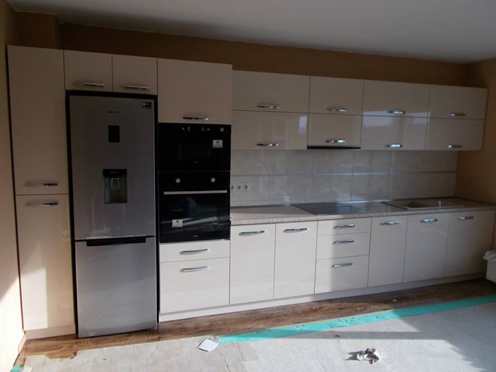 Mobilier de bucatarie din mdf crem, lucios | Mobilier cu design elegant