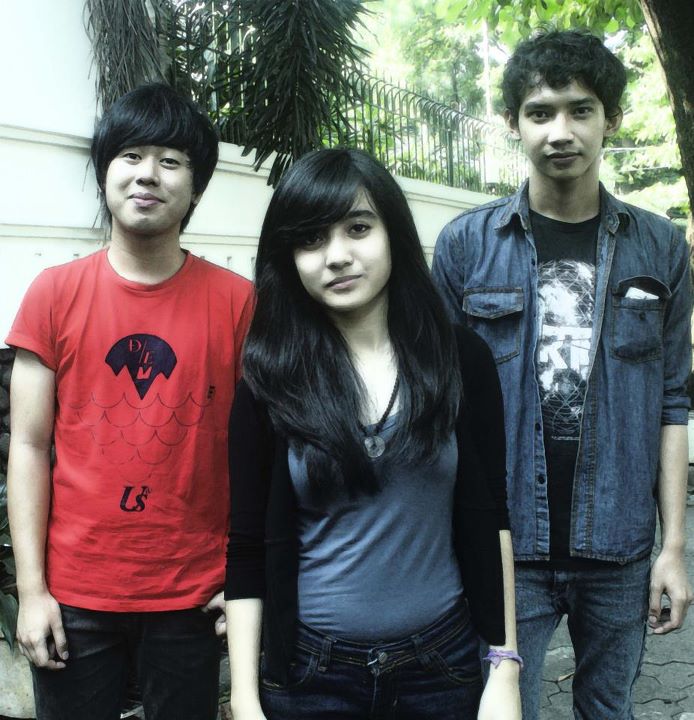 Cakepnya Vira Razak Vocalist Revara Band ~ AndyAndong Note