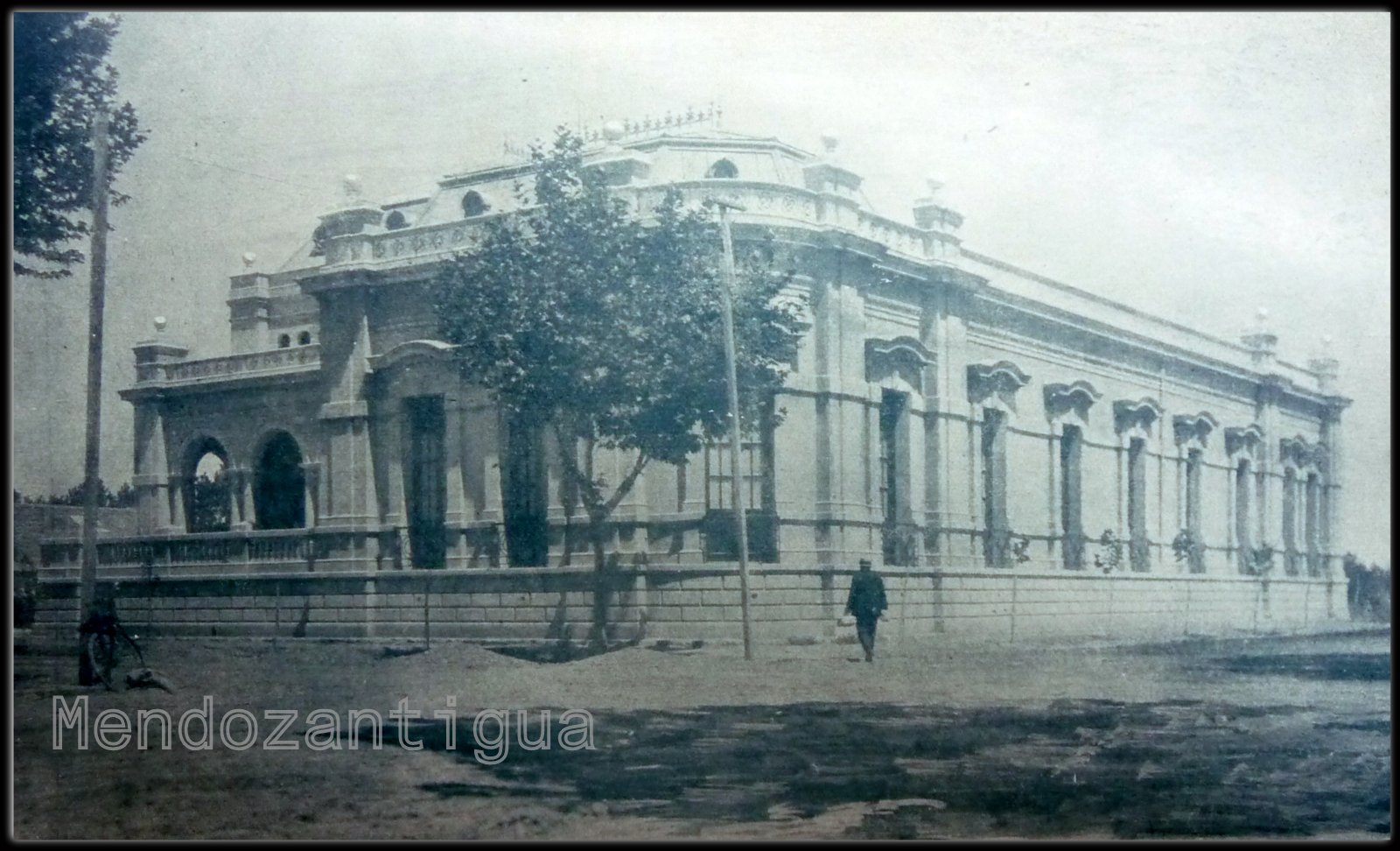 Edificio Municipal del departamento de Rivadavia. (año 1922) Mendoza ...