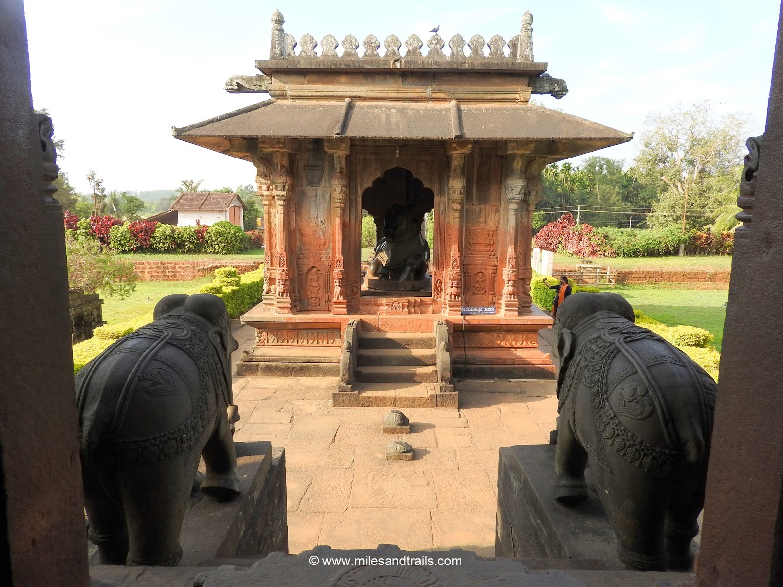 Miles and Trails: Aghoreshwara Temple, Ikkeri