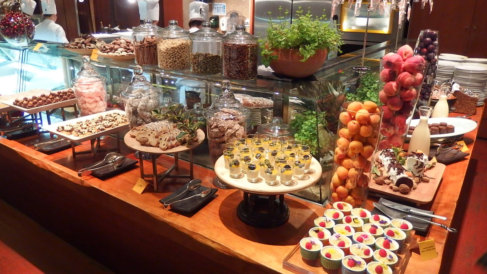 SuMMeR LoVes To Eat! Singapore Food Blog: Christmas Eve Dinner Buffet ...