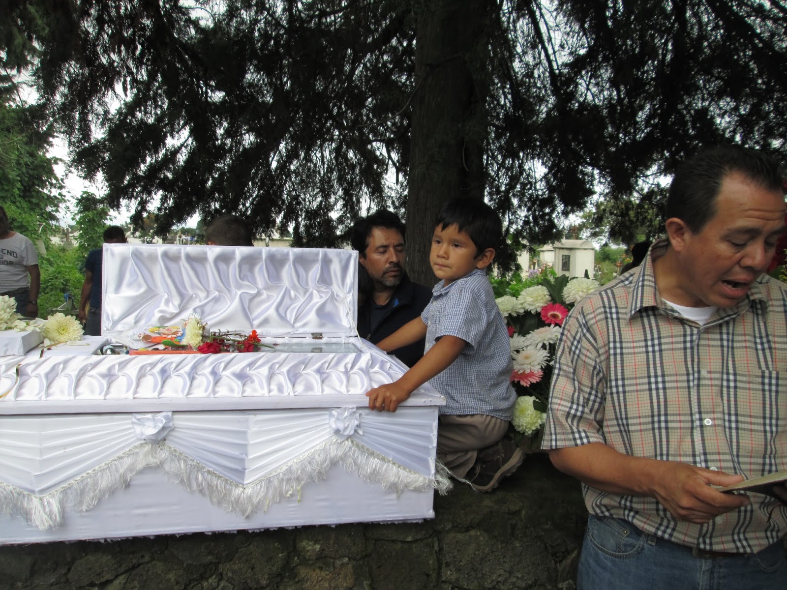 Fishers of Men Blog: Danny's Funeral and Burial/El Funeral y Entierro ...