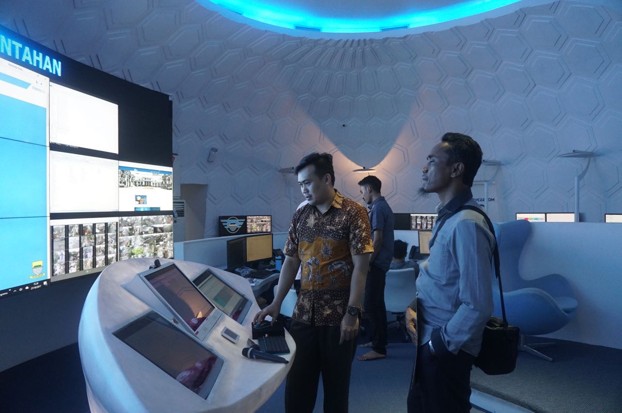 Berfikir dan Berjiwa Besar: Bandung Command Center Pusat Monitor ...