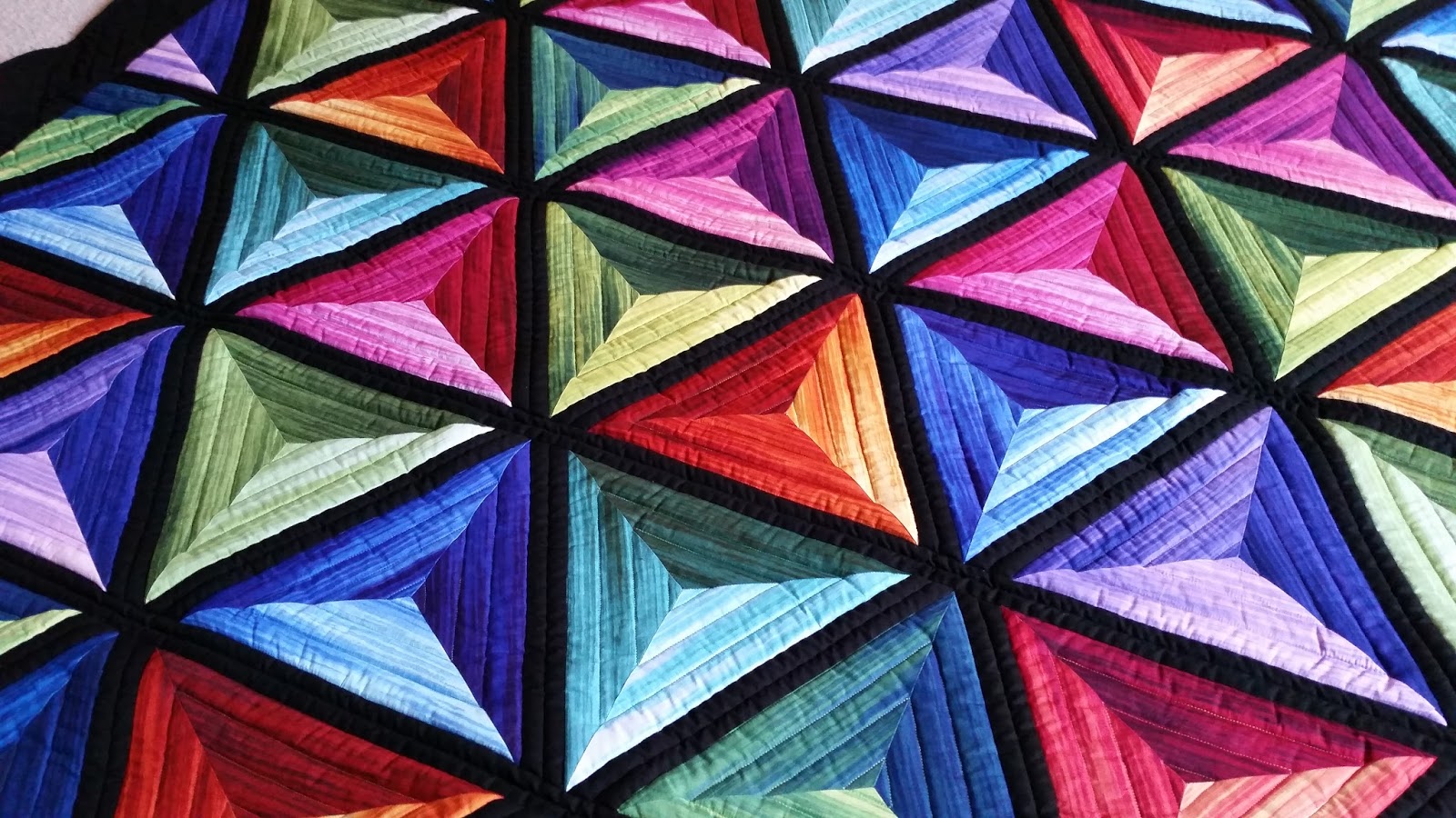 Roberta's Custom Quilting: Pretty Pyramids