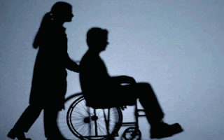 EM PASSOS LENTOS CHEGO LÁ: UMA PESSOA QUANDO FICA INVÁLIDA