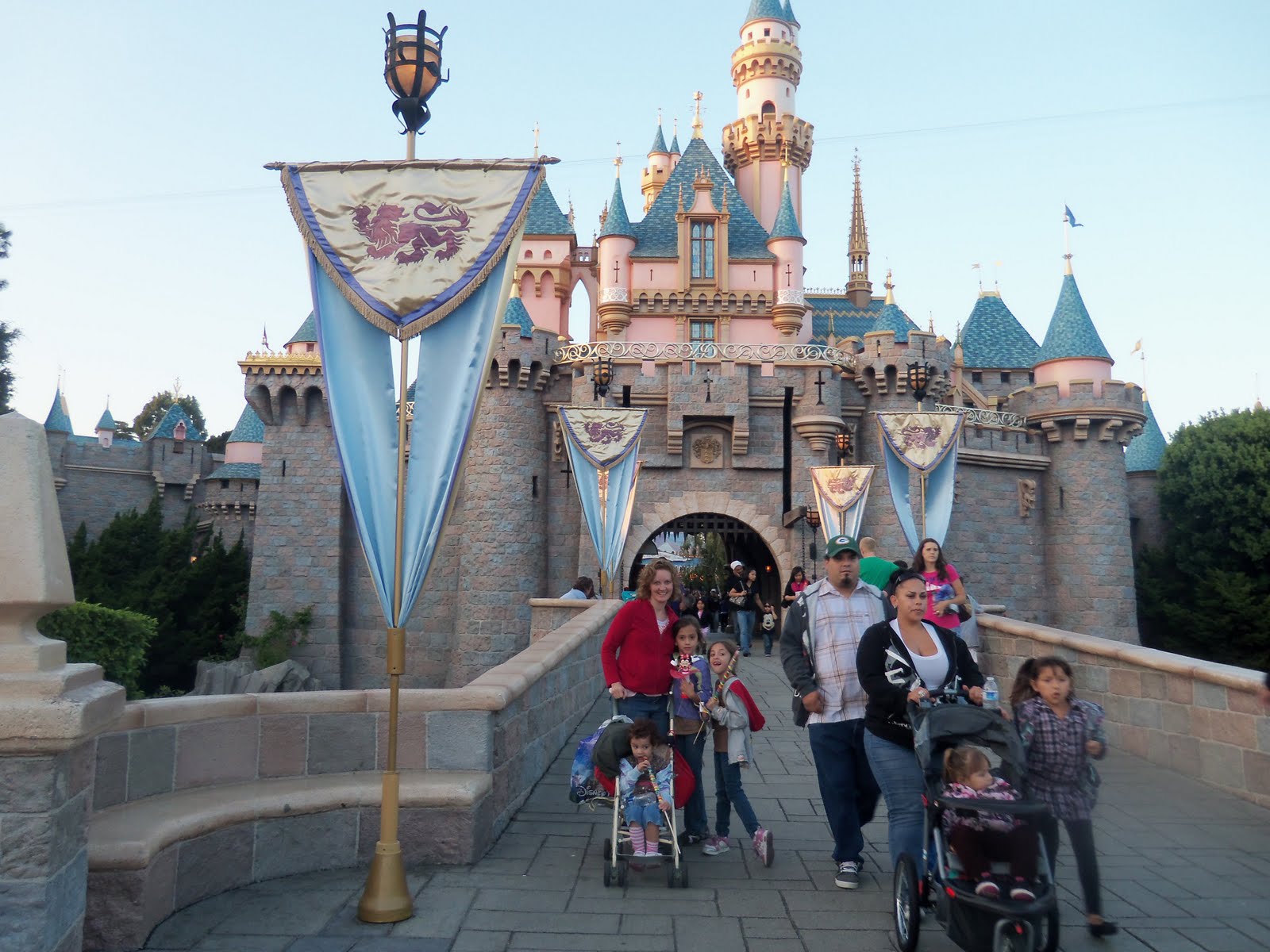 The Panameno's Pretty Princesses: Disneyland...The Happiest Place on Earth
