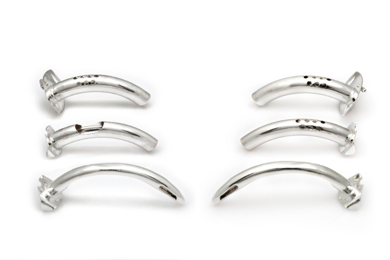 CANULAS DE PLATA TANTO PARA TRAQUEOTOMIA COMO PARA LARINGECTOMIA