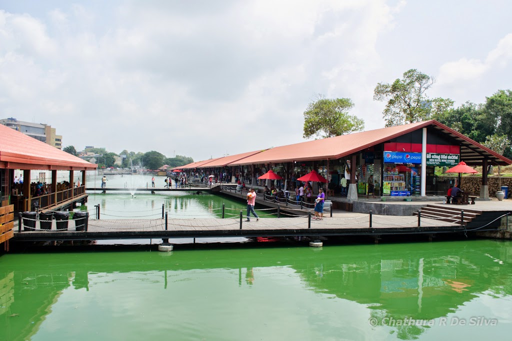Chathura R De Silva's blog: Floating Market - Colombo