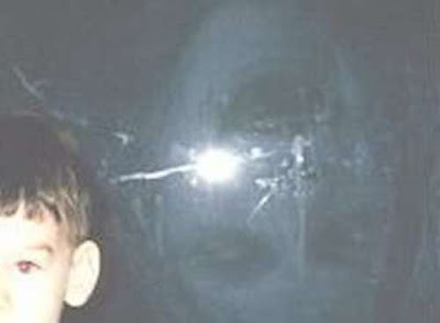 Amazing World I found: Creepy Ghost Photobombs Definitely FAKE