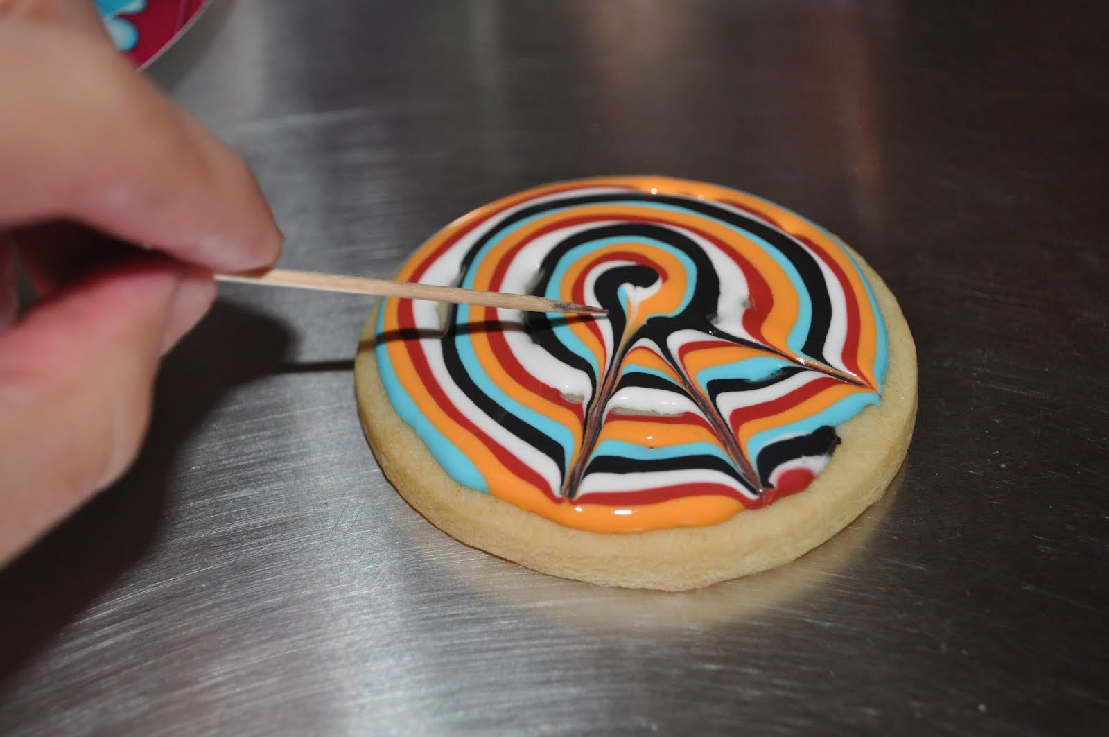 Peace Sign Retro Cookie Designs with Royal Icing – How to make a spiral ...