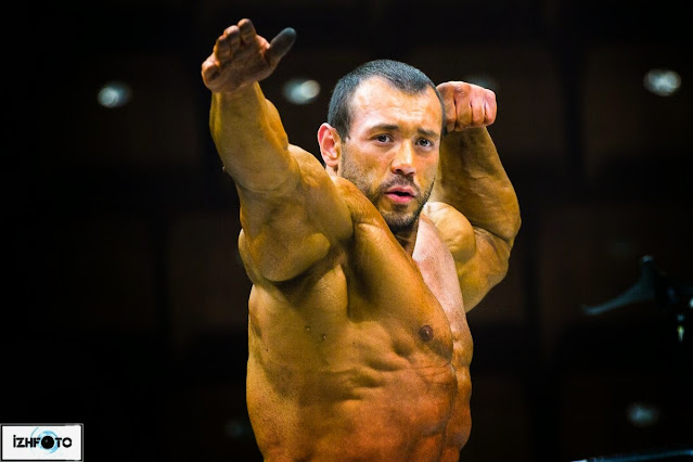 Muscle Lover: Russian Super-Heavyweight bodybuilder Alexey Tronov