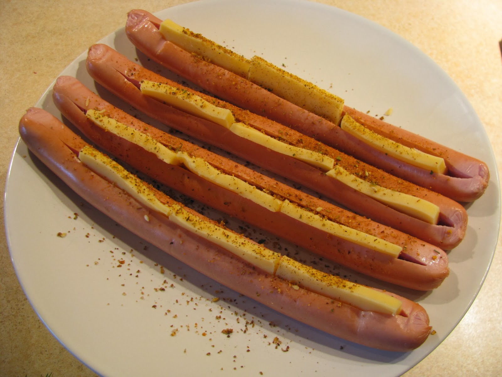 Skonka gotuje: Parówki wieprzowe zapiekane z żółtym serem