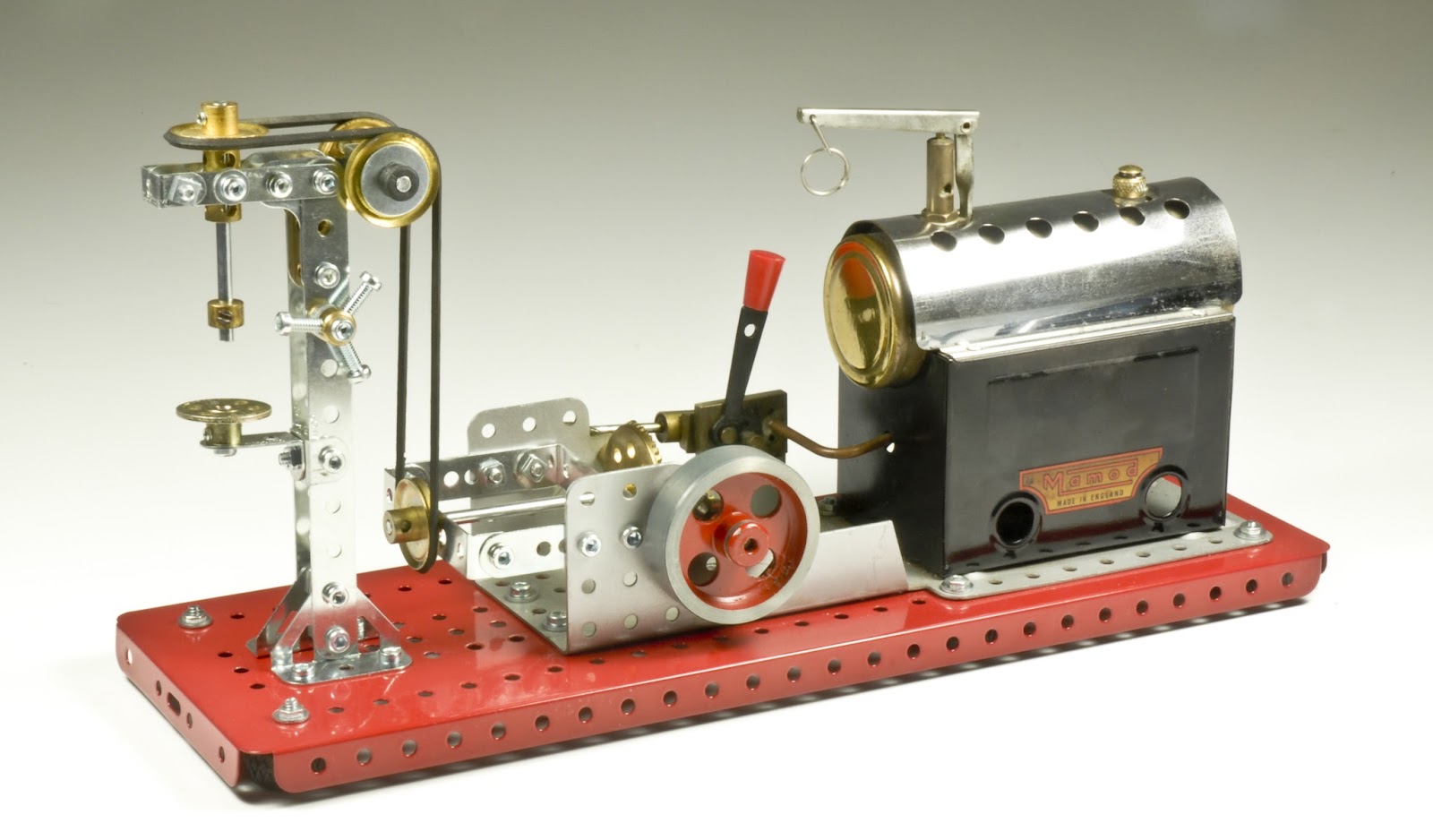 Ralph and Sue's Meccano News: A new model is born...