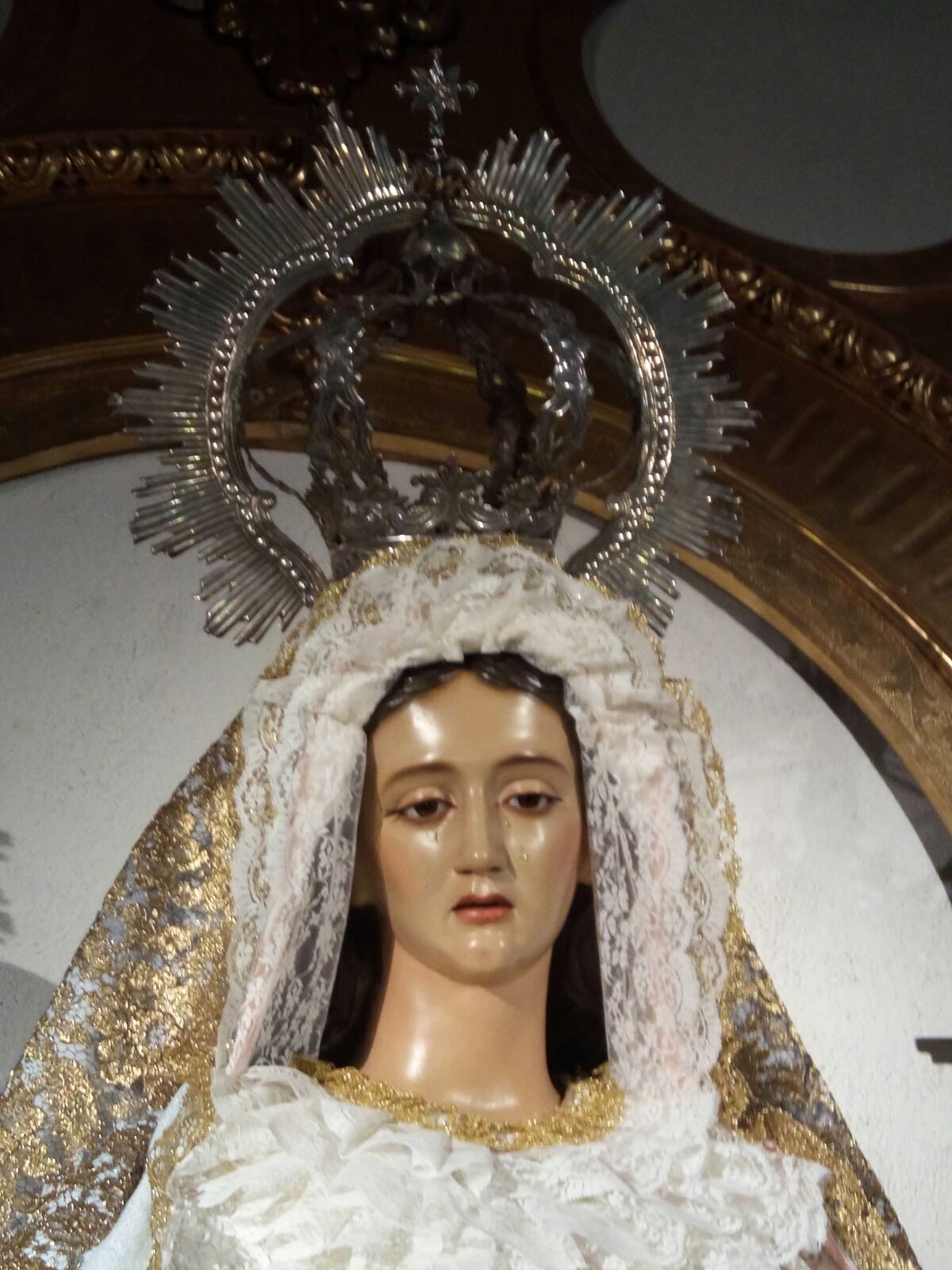 SEMANA SANTA DE BAZA: La Virgen de la Sta. Cruz estrena manto y ...