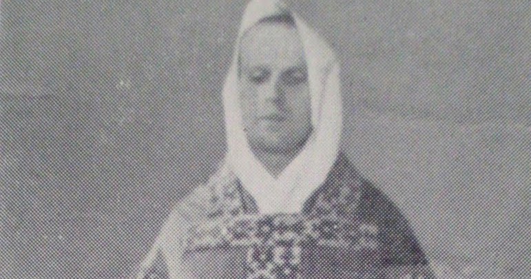 Sacristy Tips: How To Correctly Wear a Conical Chasuble ~ Liturgical ...