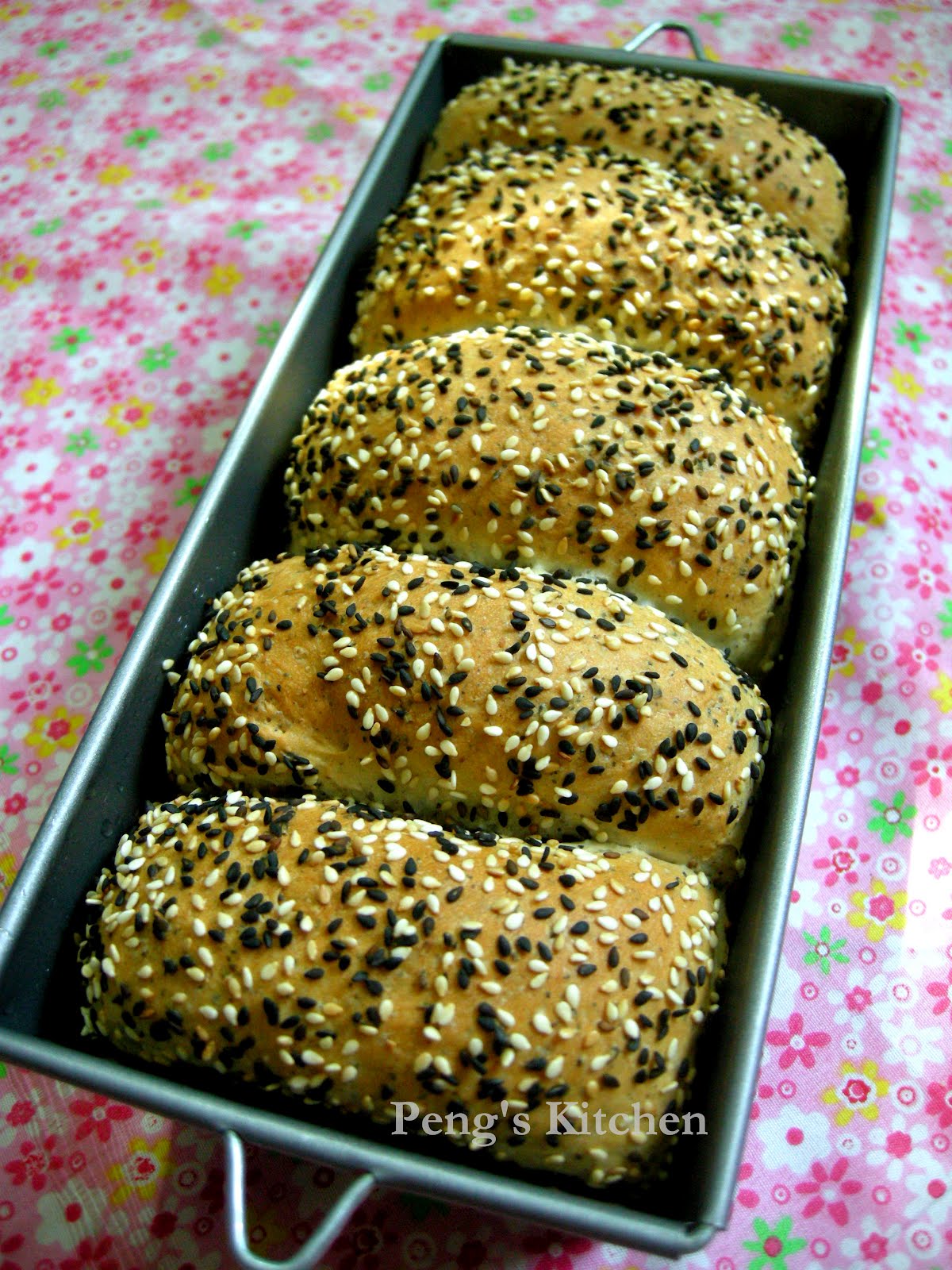 Peng's Kitchen: Black Sesame Bread