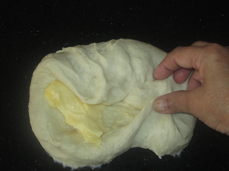 Shobha's Food Mazaa: LEOPARD PATCH BREAD / LEOPARD SPOTS BREAD