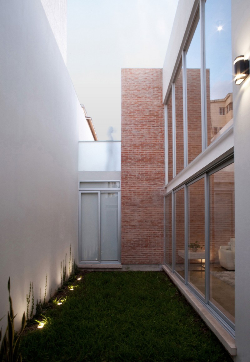 Home Design Inspiration: Volume House Building with Simple Decoration