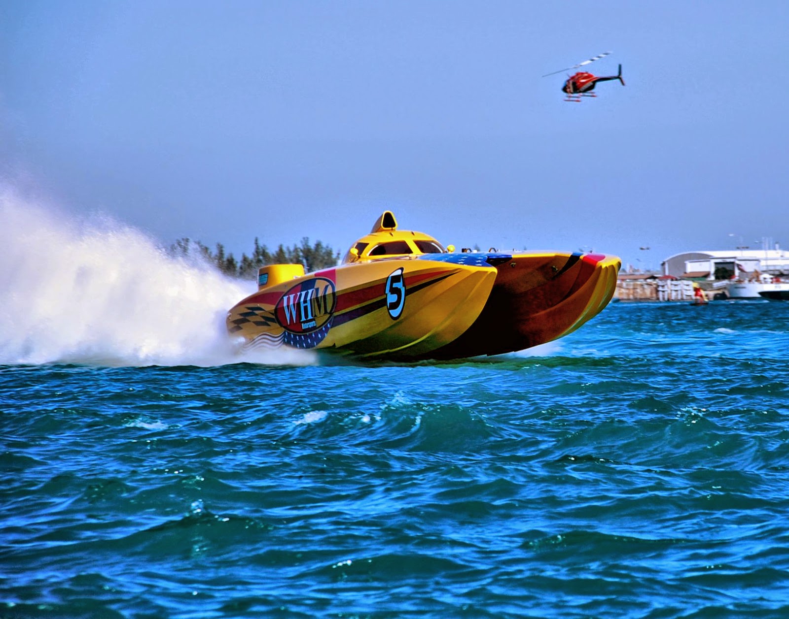 Bahama Bob's Rumstyles: Fast Boats and Summer Fun