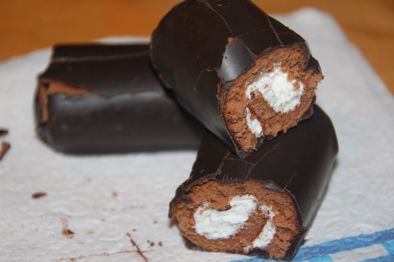 Susan's Disney Family: Drake's cakes are back on shelves!