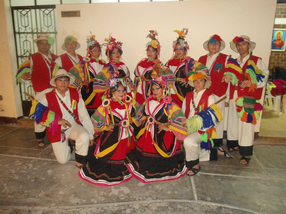 A.D.F. "AJANU PERÚ": VESTIMENTA DE CARNAVAL DE PUTINA