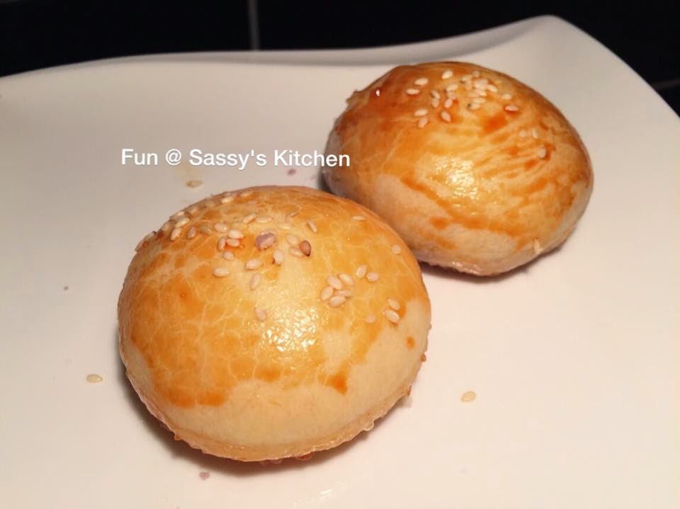 Plate & Palate: Beh Teh Sor/Pong Piah/马蹄酥 by Angela Seah Thulin