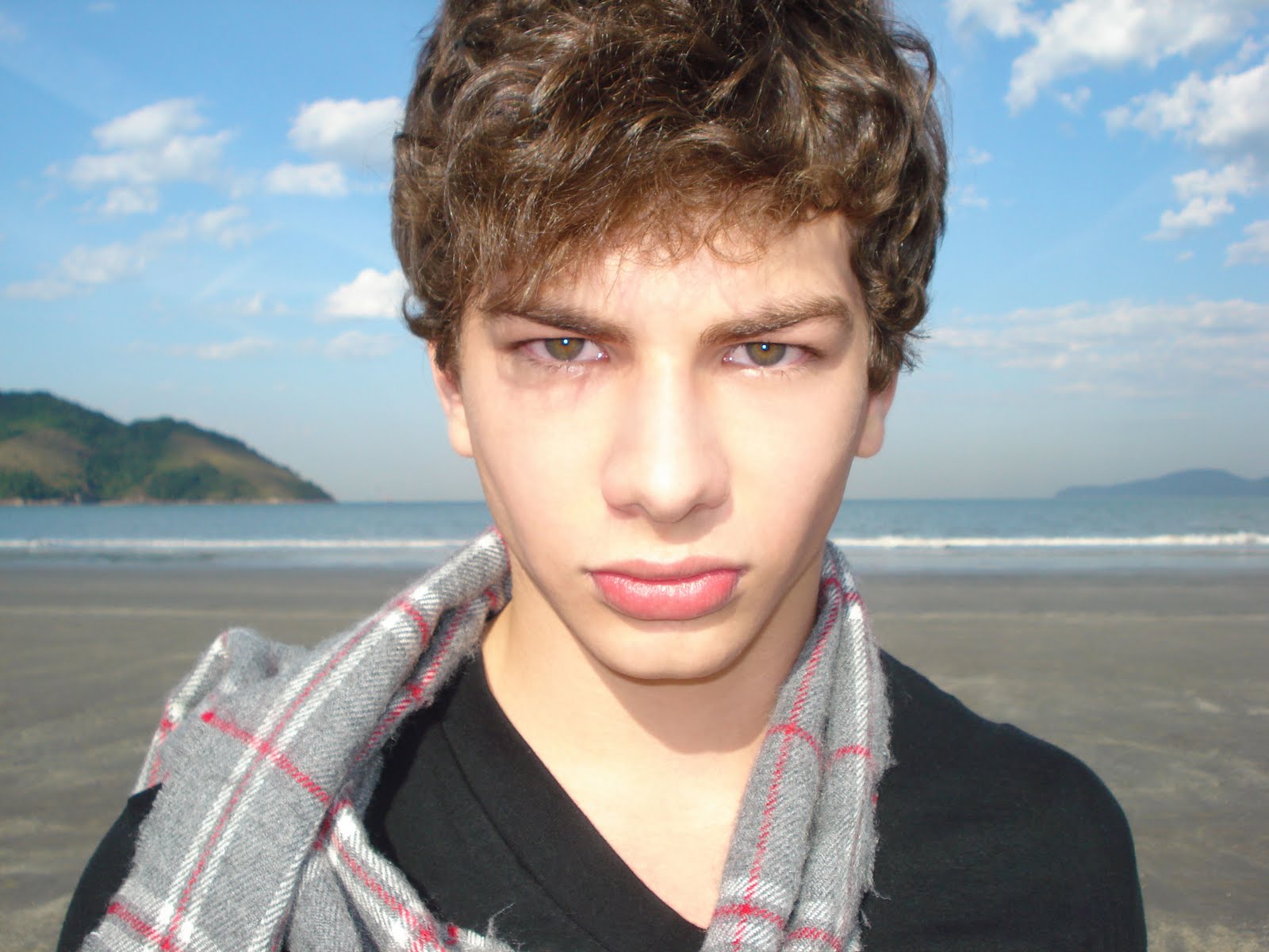 UM POR TUDO: Entrevistado Extra do Mês:Matheus Gomes, Alem do horizonte