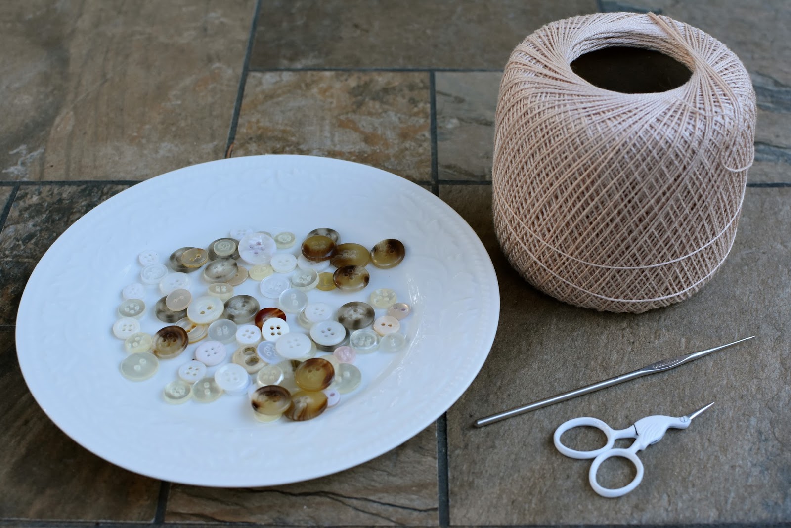 Just be happy!: Crochet + Button Necklace {Free Pattern}