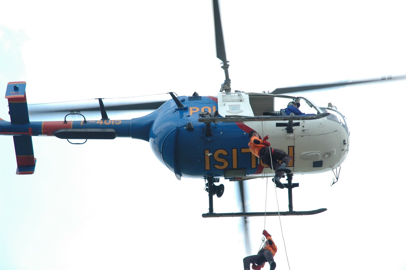 O.M. CAKRA BUANA: Sekilas mengenal Polisi Udara