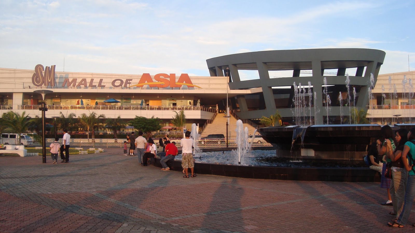 The Philippines "Pearl of the Orient Seas": SM Mall of Asia
